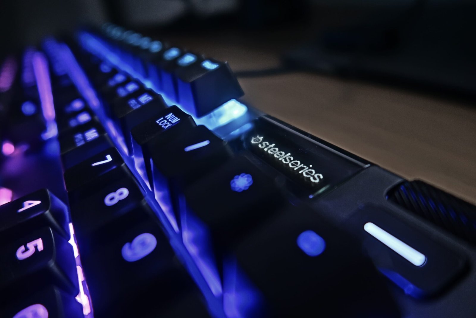 SteelSeries Apex 5 ביקורת: מקלדת מיינסטרים עם אופי אליטיסטי ...